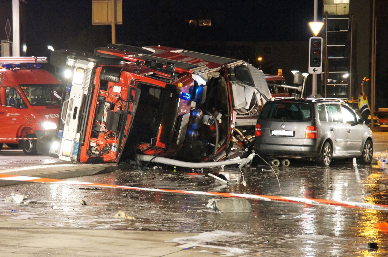 Neue Fricktaler Zeitung | Vier Feuerwehrleute bei Unfall verletzt