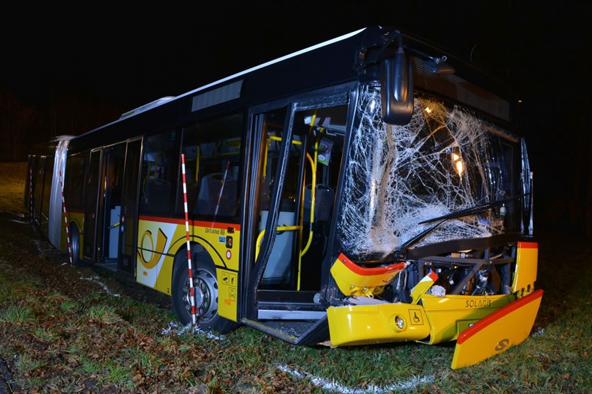 Neue Fricktaler Zeitung | Acht Verletzte bei Unfall mit Bus
