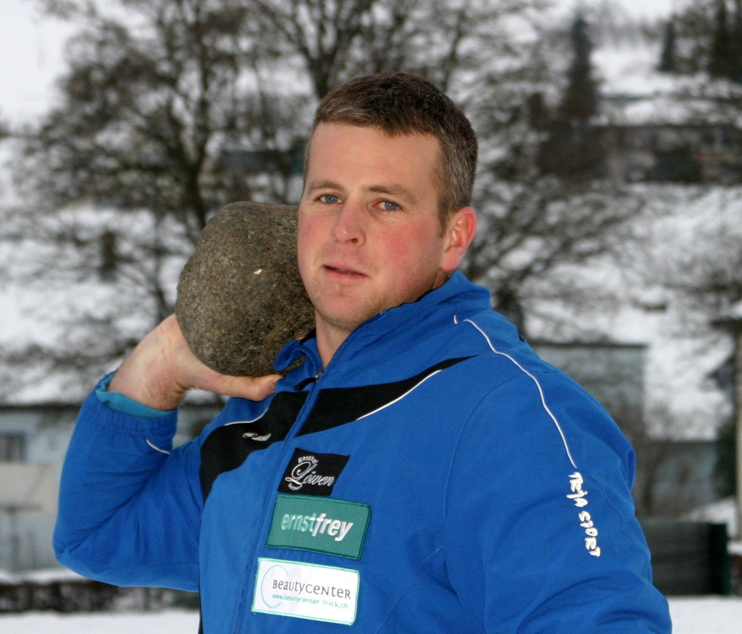Neue Fricktaler Zeitung | Simon Hunziker – der starke Mann mit den Steinen