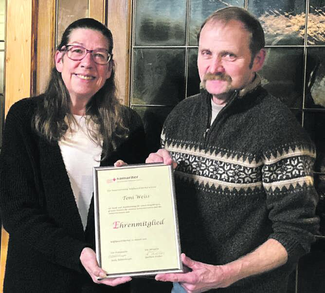 Neue Fricktaler Zeitung | Toni Weiss zum Ehrenmitglied ernannt